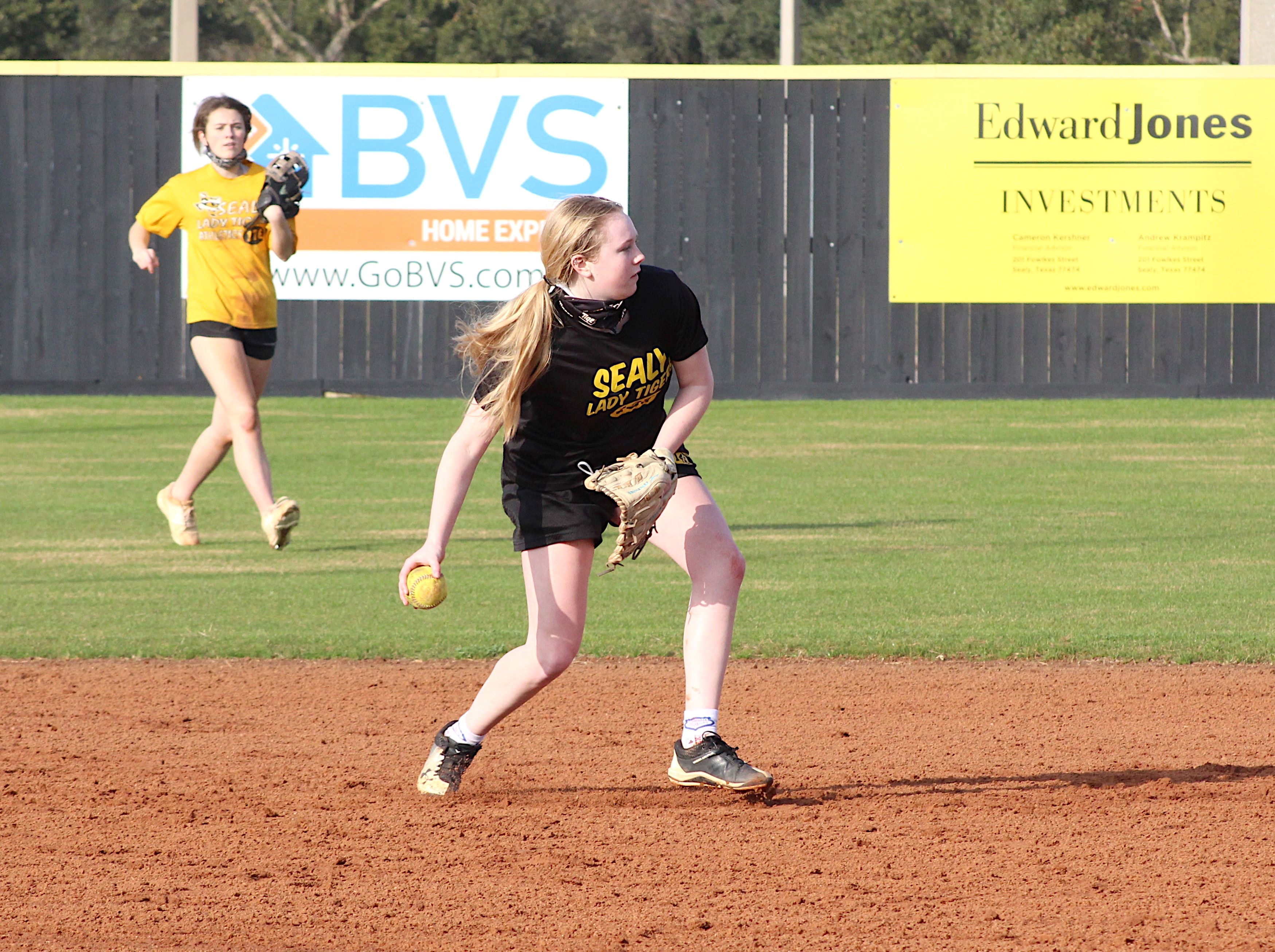 Softball readies for scrimmage | The Sealy News